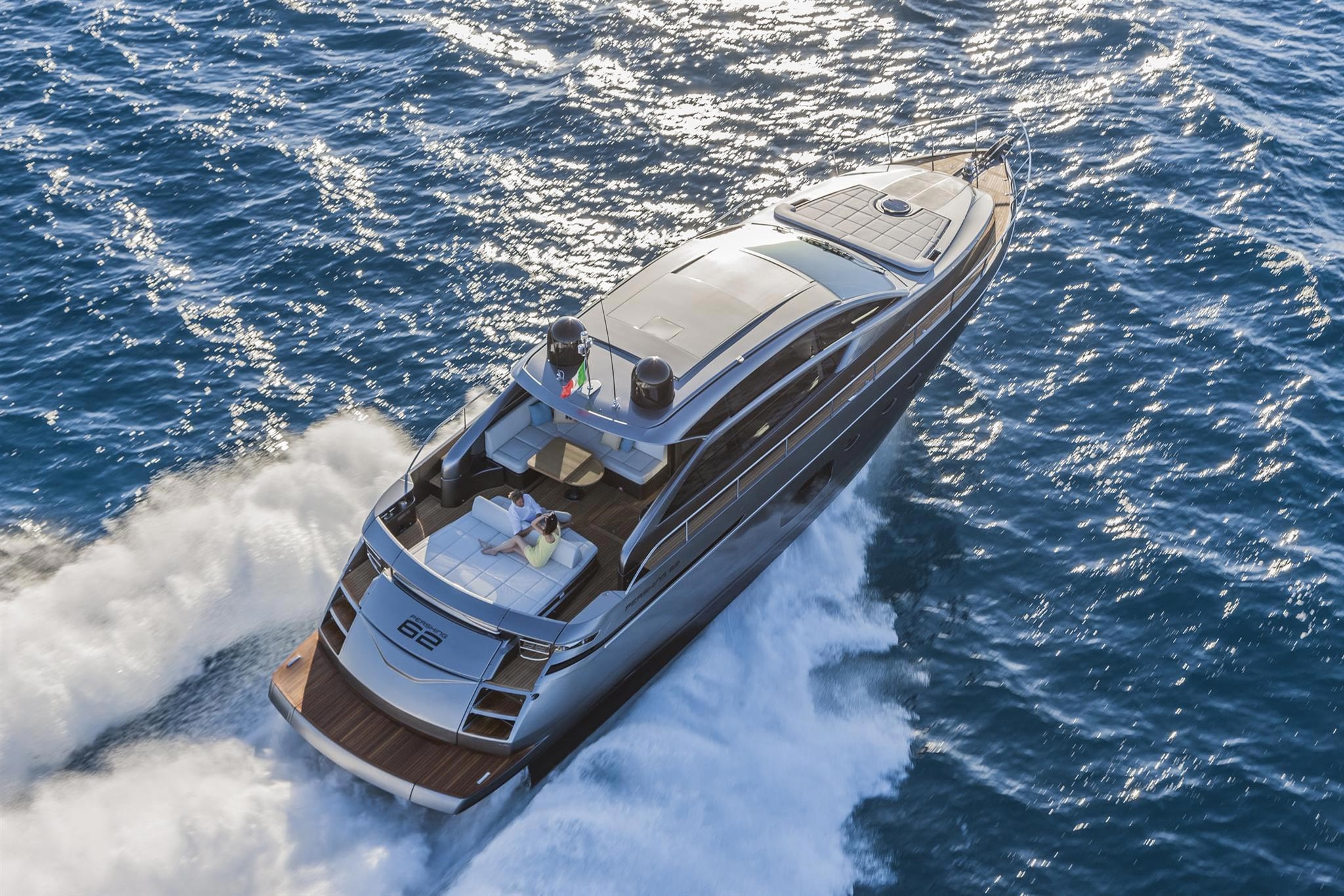 Pershing 62'