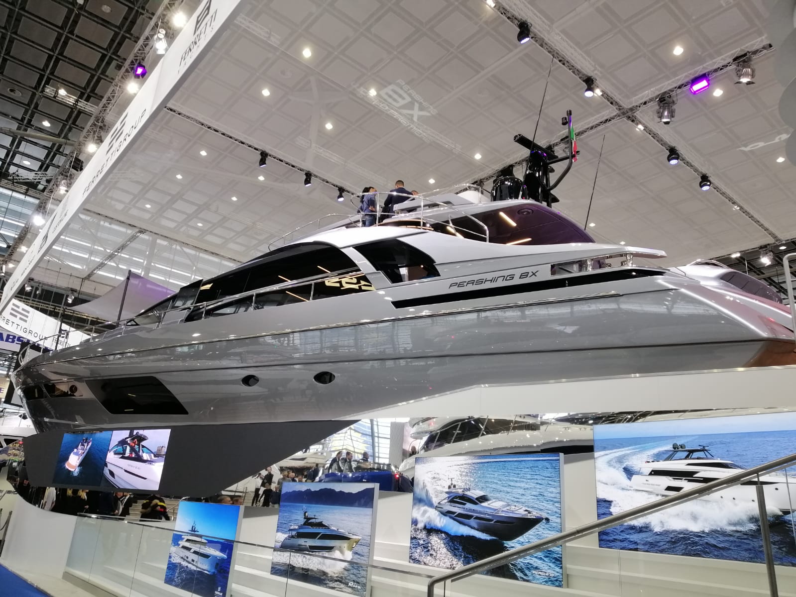 Pershing 8X: l'anteprima mondiale al Boot di Düsseldorf