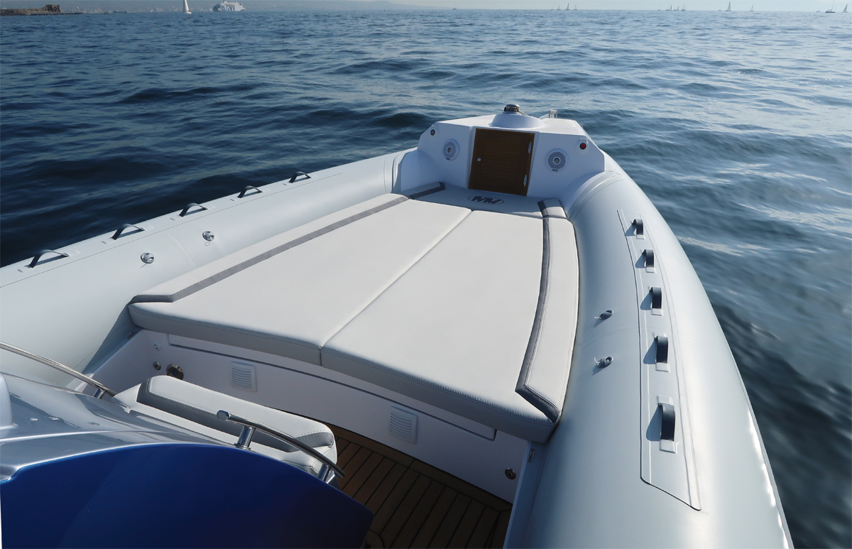 Novamares Xtreme 31, vivibilità e prestazioni sportive: il test in acqua