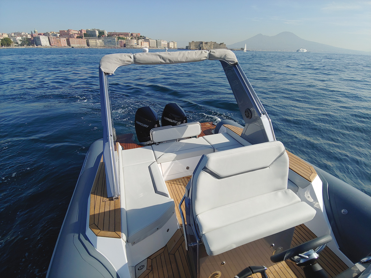 Novamares Xtreme 31, vivibilità e prestazioni sportive: il test in acqua