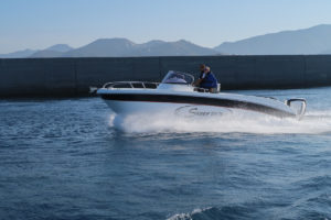 Saver 700 WA, una barca sportiva per la famiglia: il test di navigazione