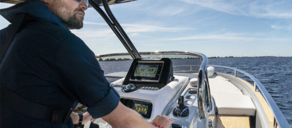 Helm Master EX di Yamaha per gestire più facilmente la tua imbarcazione
