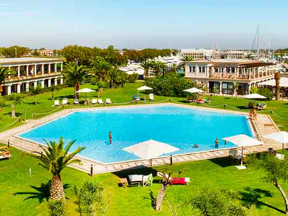 Porto Romano - il Marina Resort immerso nel verde a Fiumicino