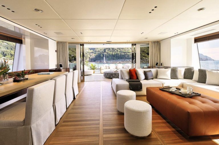 Benetti Oasis 40M: linee dinamiche, ampi spazi e design raffinato