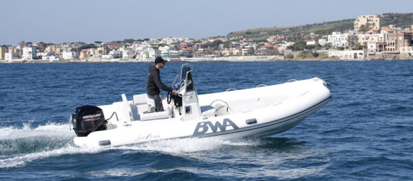 BWA Sport 18 GT con il motore Mercury Orion da 40 cv