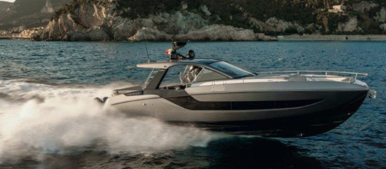 Verve 47 the ultimate boating machine del cantiere Azimut