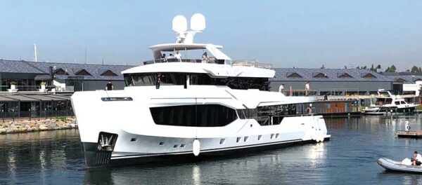 Numarine 37XP Expedition un superyacht con un'estetica raffinata