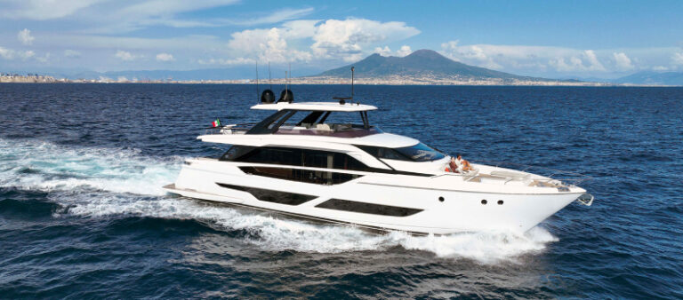 Ferretti Yachts 860, il nuovo flybridge dal design accattivante