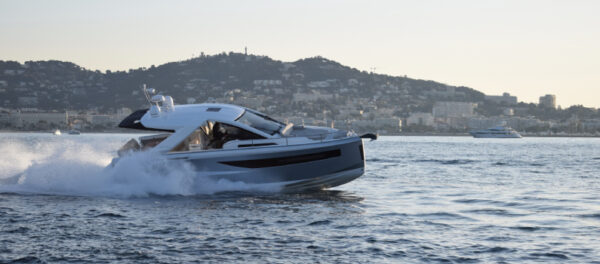 Jeanneau DB/37 IB: il test con due EFB Volvo Penta D4 da 320 hp