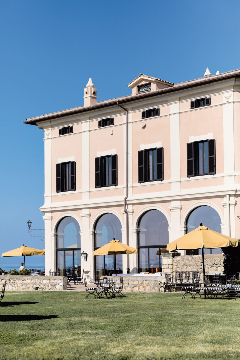 La Posta Vecchia: storico boutique hotel sulla costa di Palo Laziale